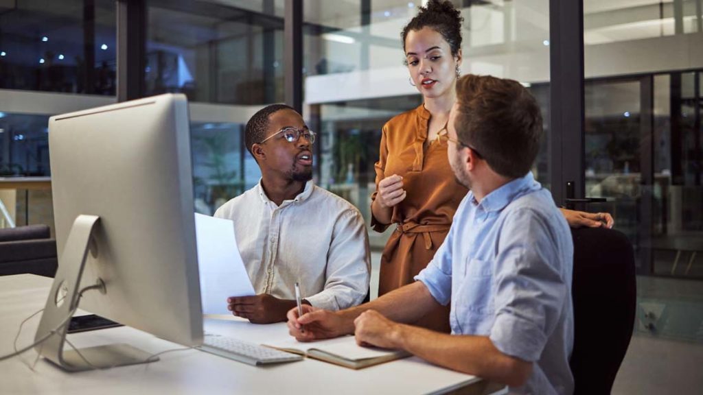 Gerenciamento de jornada noturna: como fazer na sua empresa | Factorial