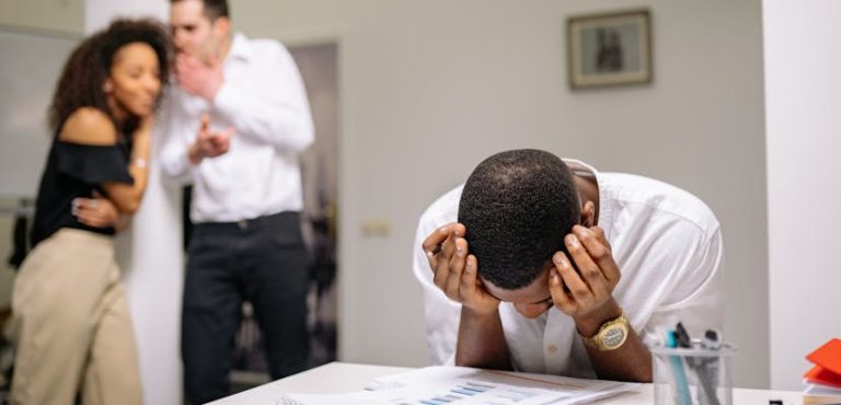 Assédio moral na empresa: como o RH deve agir | Factorial